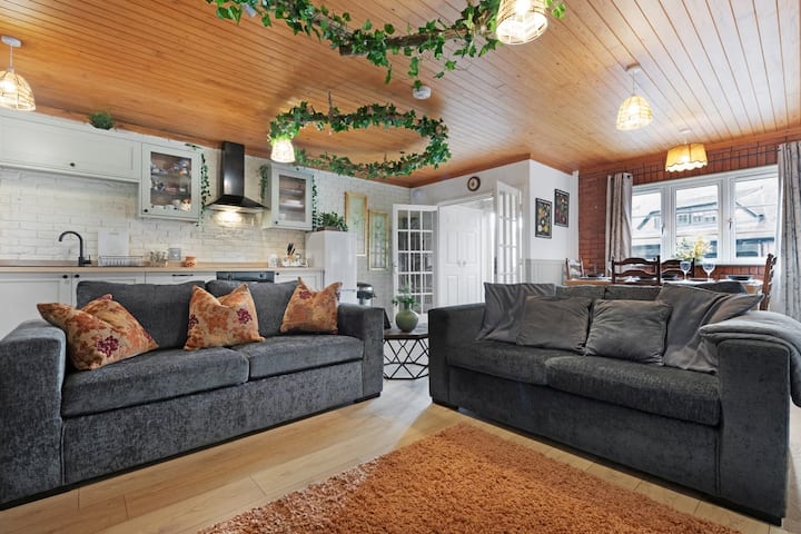 Pools Cottage - Gardeners Cottage - Coventry