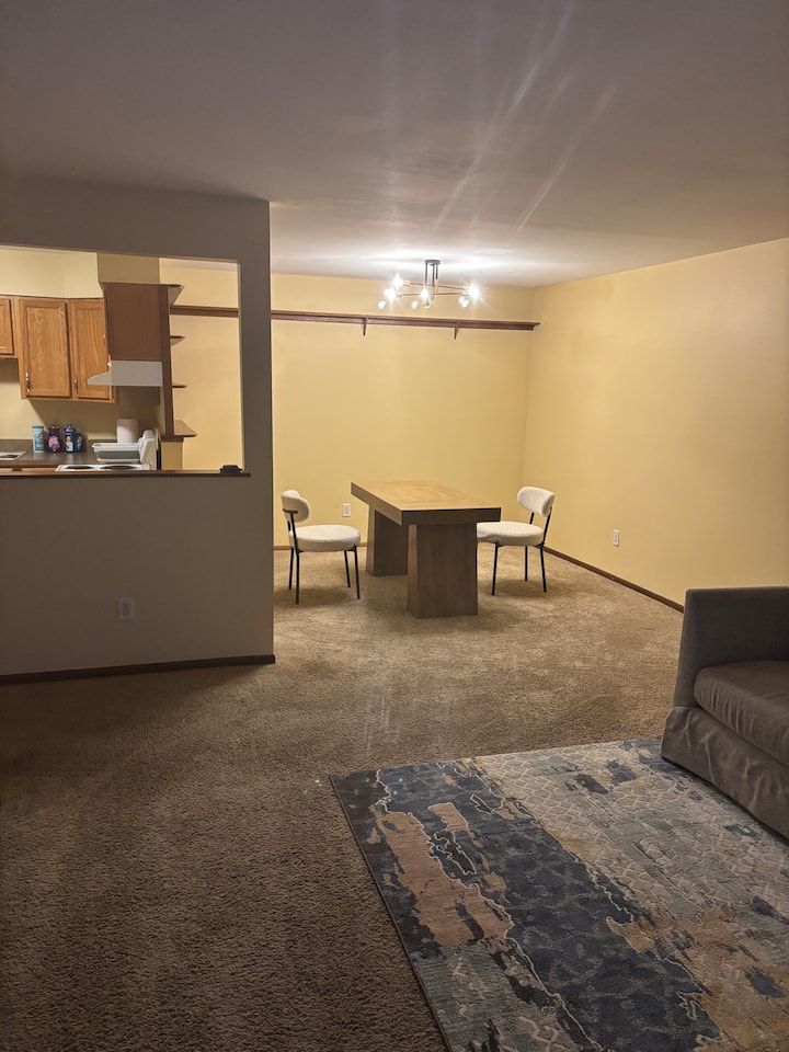 Cozy 2bed 2 Bath Central Location - Bloomington