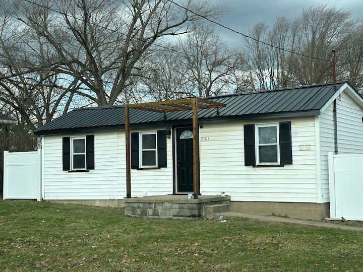 2 Bedroom Private House Near The Mall On Quite St. - Warren, OH