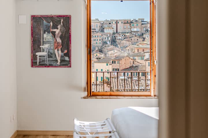 Stunning Views In The Heart Of Historic Siena - シエナ