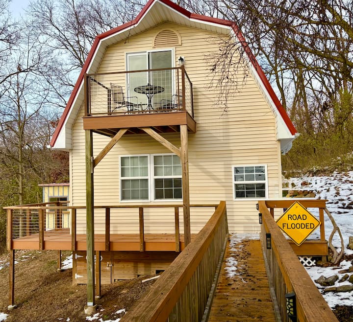 Jeep Retreat: Cozy Cottage Overlooking The River. - Grafton, IL