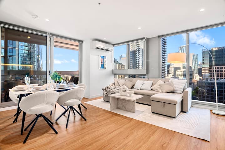 Skyline Oasis Penthouse · 3br Pool+gym · Parking - Australia