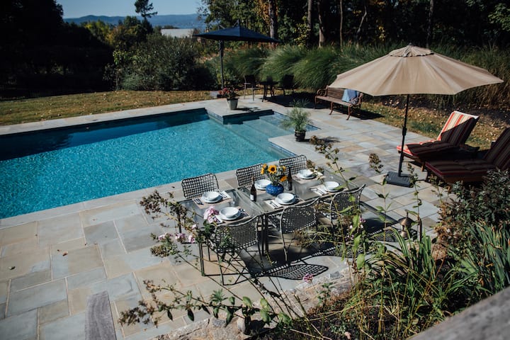 Private Pool & Al Fresco Dining On 3+ Acres - Nyack, NY