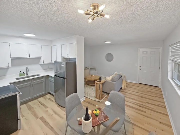 Spacious Retreat In The Heart Of Summerville - 薩默維爾