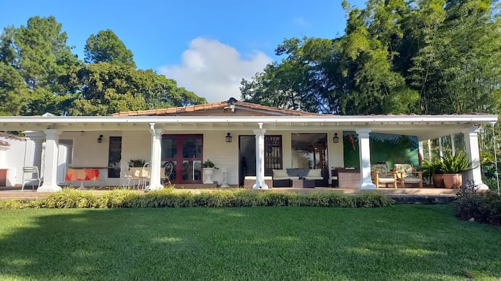 Espectacular Casa Campestre En Rionegro - La Ceja