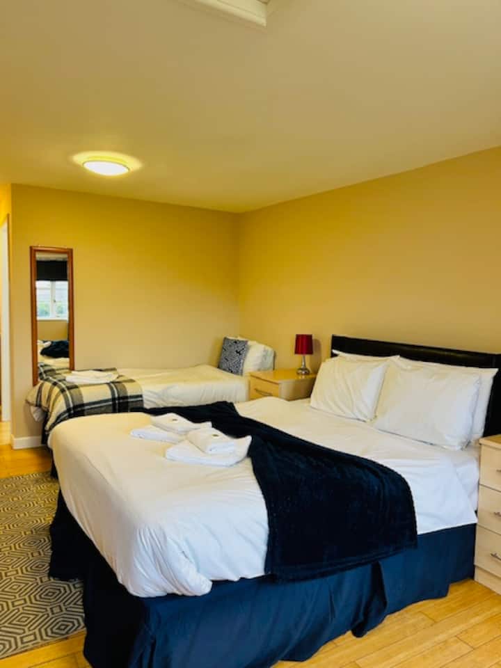 Chalet 6: King & Single With En-suite - Framlingham