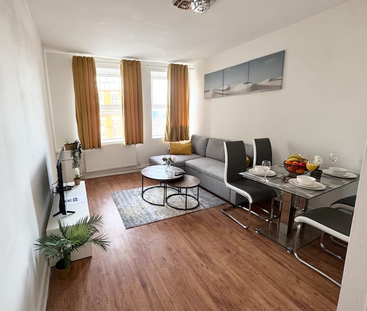 Charity Suite | Modern 1br • Sleeps 4 • Free Wi-fi - Barry