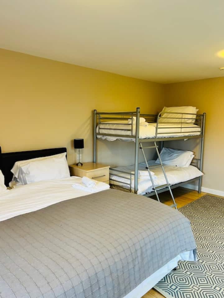 Chalet 8: Family Room, Double Bed & Bunk Bed - Framlingham