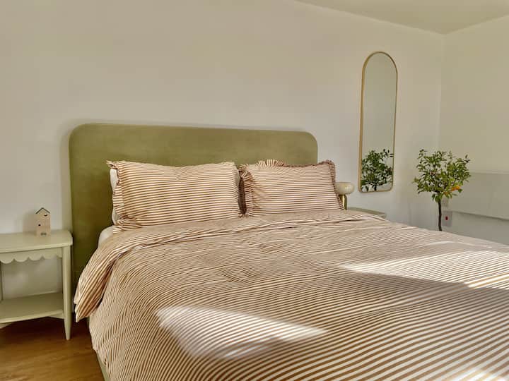 Private Self-contained Ensuite Lodge With Parking - London