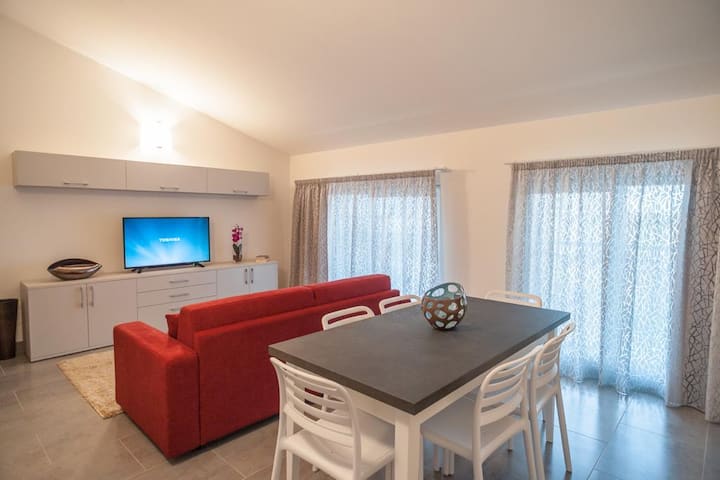 Spacious 3 Bedroom Apartment 100mt From The Beach - Viareggio