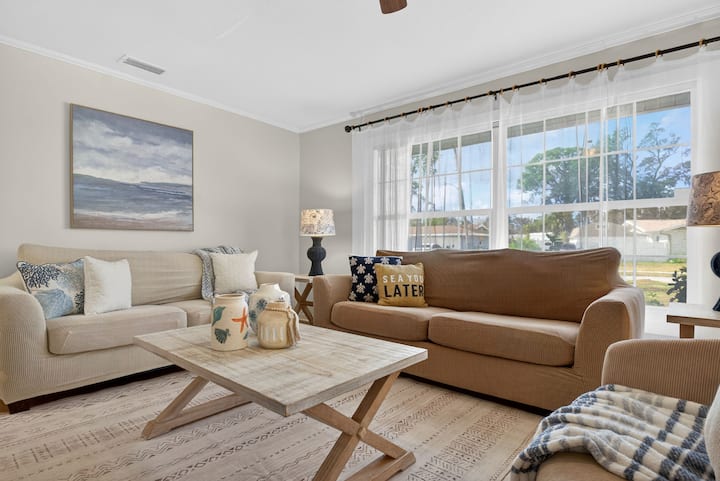 Coastal Living W/ Pool & Tiki Bar Near Anna Maria - Bradenton, FL