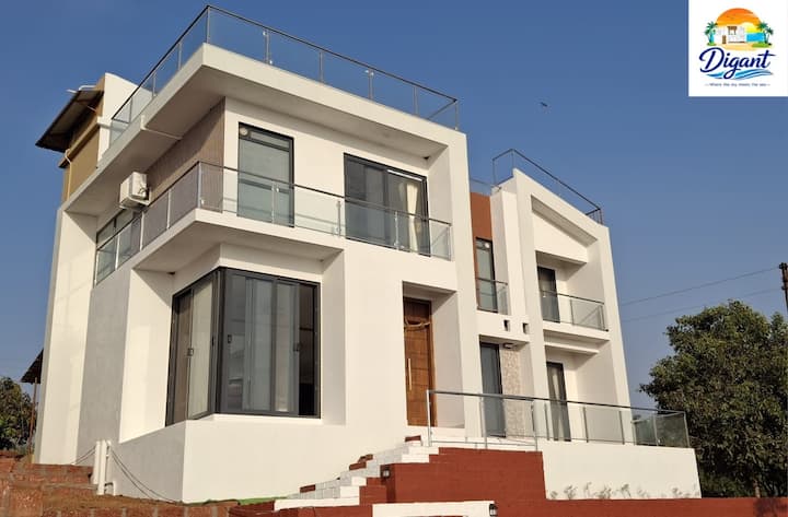Digant- Bungalow With 4 Bedrooms, With Sea View. - Ganpatipule