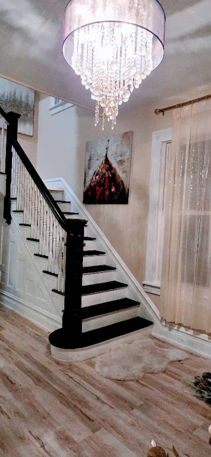 276-queen Room In A Renovated Victorian Home - Dover, DE