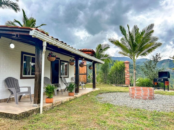 Valle Escondido En Las Montañas(jardin-antioquia). - Andes