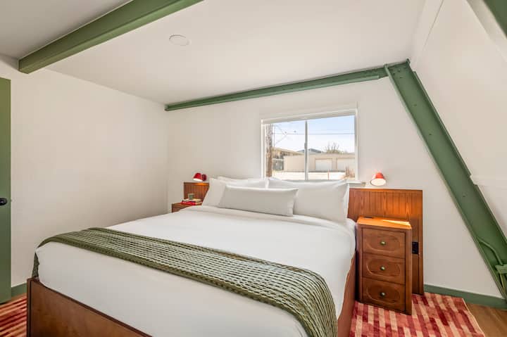 Premium Poolside Suite | River Access | Kitchen - New Braunfels, TX