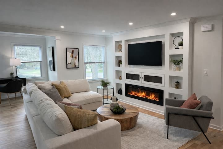 Upper Westside Home | Backyard | Free Parking - Six Flags Over Georgia, Austell