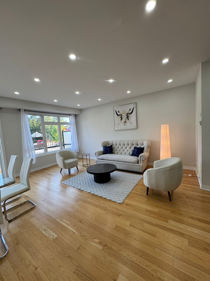 Modern Townhouse In Markham - Markham