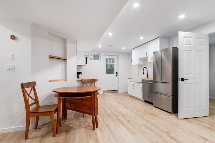 Bright And Spacious 2-bedroom Legal Suite - Cochrane