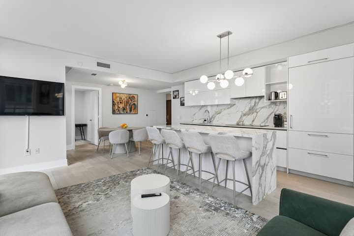 New Large 3 Bedroom Condo In Prestigious Yorkville - Toronto, ON