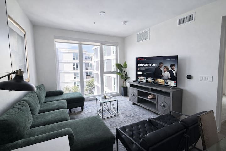 Luxury Koreatown 2br | Pool, City Views & Full - Chinatown - Los Angeles