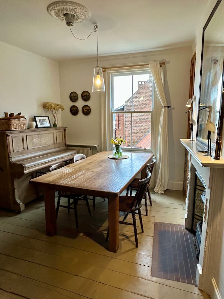 Salt Box - Cosy Retreat With Stunning Sea Views - Scarborough