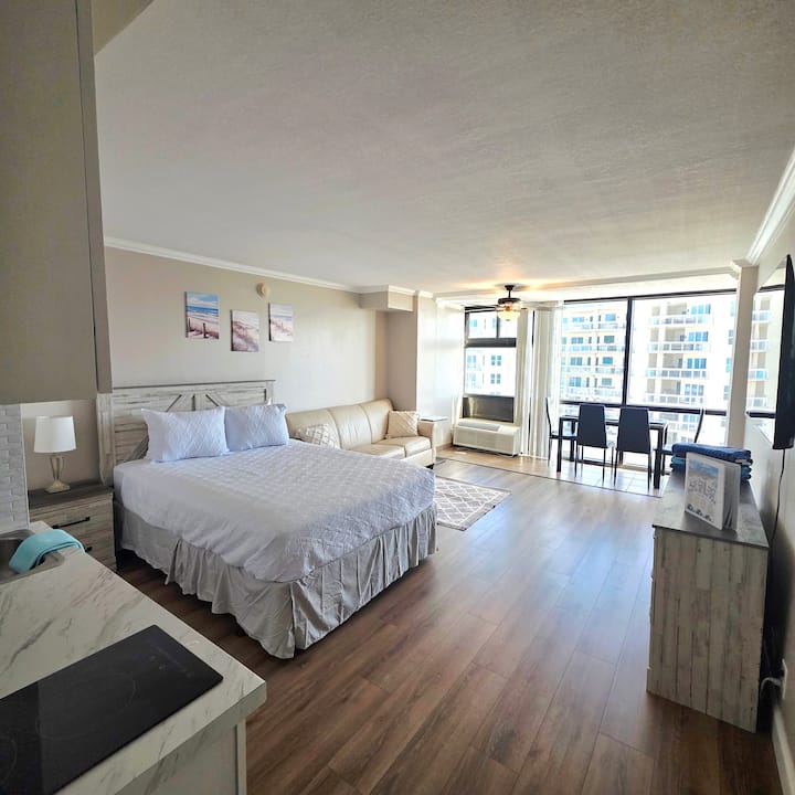 Cozy Oceanview Studio W/tiki Bar & Pool, Kitchenet - Daytona Beach, FL