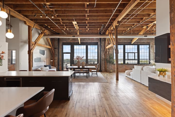 Modern Luxe Loft W/ River Views & Private Balcony - Quincy, IL