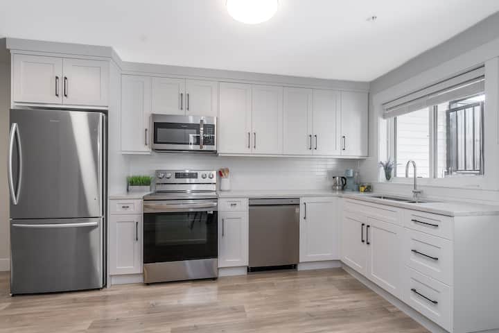 Fully Private Suite | Movie Room & Gym Access - Mission