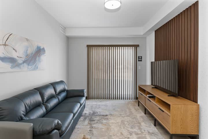 Lux Suites 2 Bedroom, Pet Friendly Suite - Thunder Bay