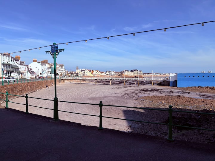 Seafront Sanctuary; Bright, Spacious Beach Aprtmt - Jersey