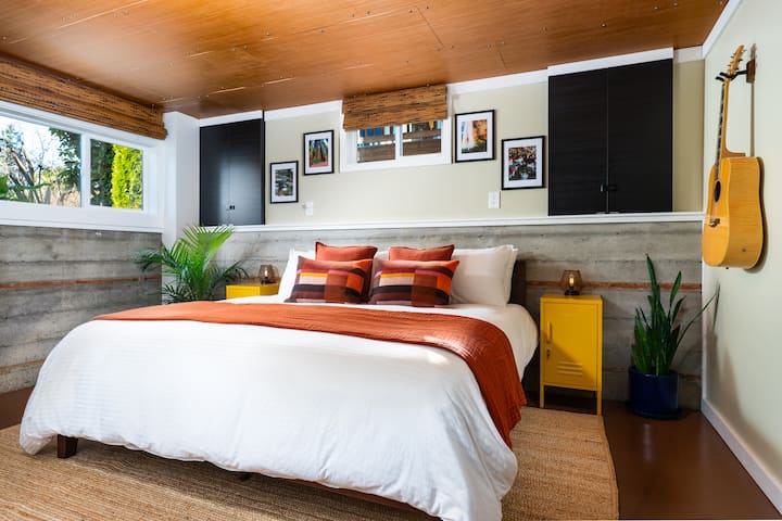 Cozy Modern Style | Quiet, Walkable, Easy Parking - Seattle, WA