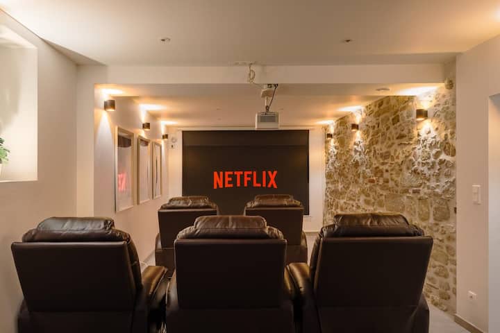 Le Repaire Cinéma - 8 Couchages • Cinéma Privé - Castelnaudary