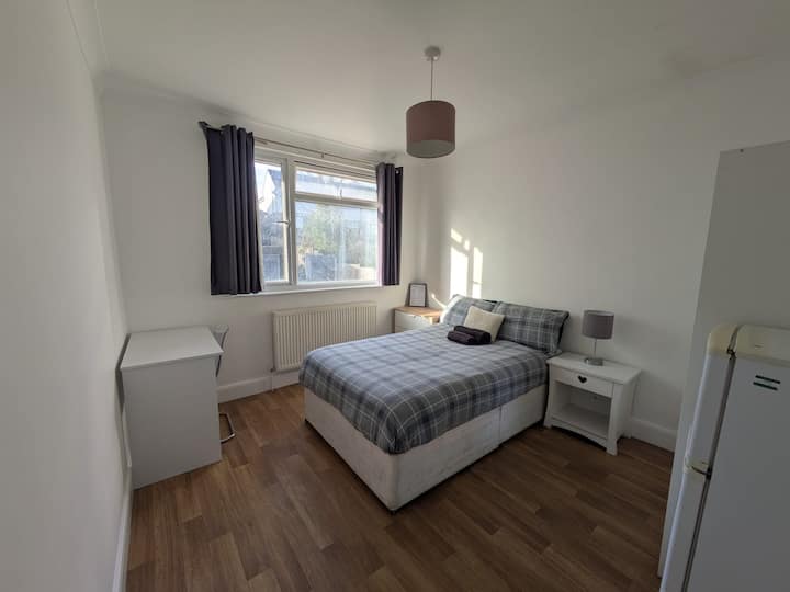 2594 Clean Double Room - Luton