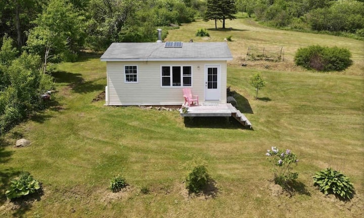 Waterfront Cottage - Cape Breton Island