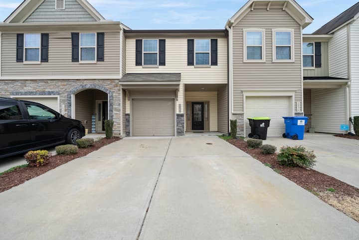Stylish Rolesville Townhome Near Parks & Shops - Wake Forest, NC