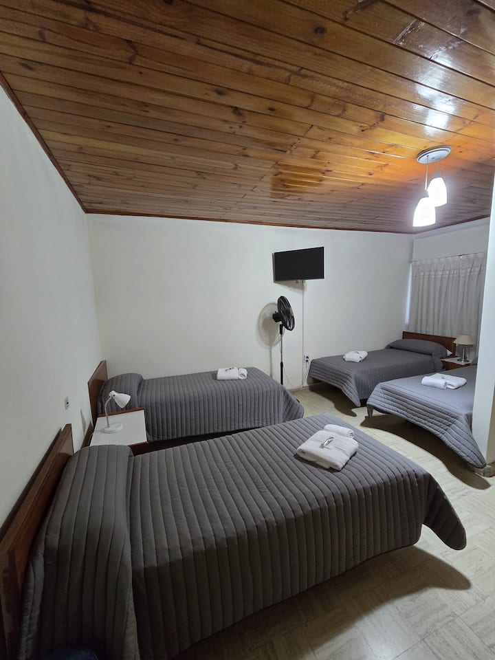 Habitaciones Triples, Camas Twin O Mat+ Twin. - Malargüe