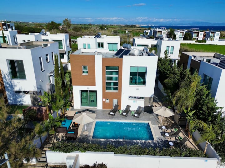 Sapphire Edge Villa: Bright 3br With Swimming Pool - Famagusta