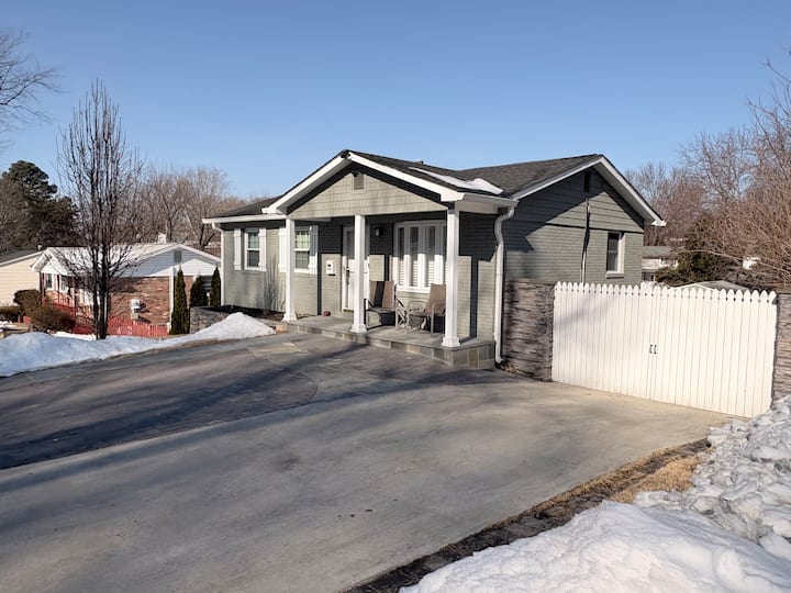 Modern 4 Br 2 Bath Dale City Home Central Location - Occoquan, VA