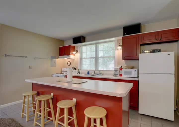 Nauvoo Studio Retreat | Private + Wfh - Nauvoo, IL