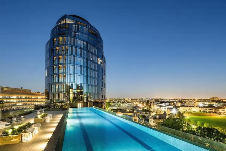 Emerald Oasis Retreat | Rooftop Pool, Spa & Gym - Australia