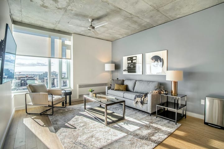 Landing | Chic 2bd, Gym - Indianapolis, IN