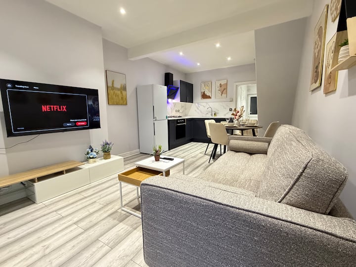 Newly Renovated House*walk To Stadium+free Parking - イギリス リバプール