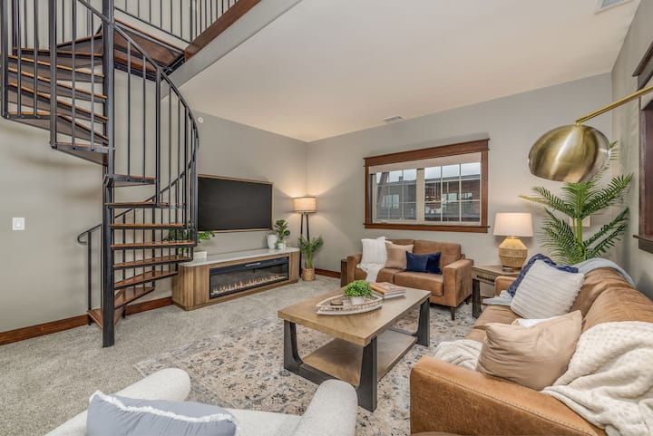 Luxury Riverstone Condo - Turret & Loft - Coeur d'Alene, ID