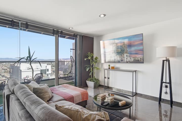 Luxury Hilltop Loft | Balcony + Panoramic Views - Durango