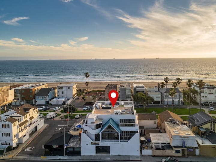 Ocean View Penthouse: Rooftop Patio | Beach Access - Huntington Beach, CA