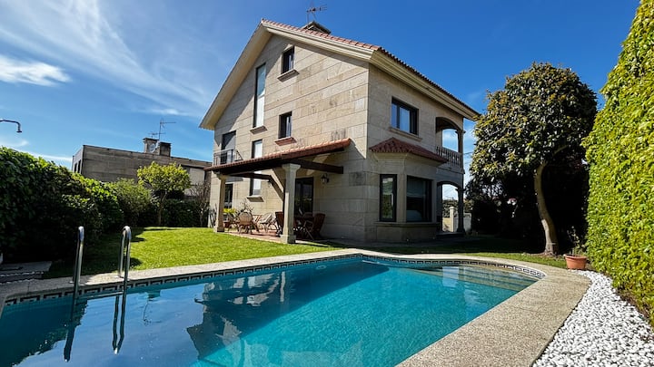 Beachfront Villa With Private Pool And Sea Views - Vigo