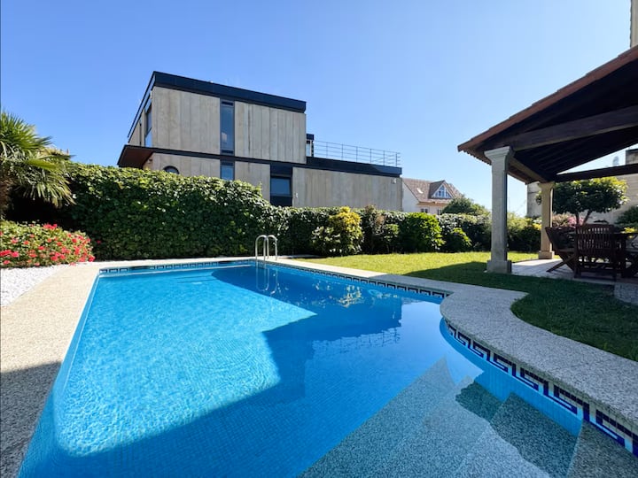 Beachfront Villa With Private Pool And Sea Views - Vigo