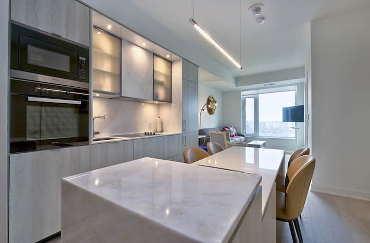 Modern 1 Br + Den Next To Four Seasons Hotel - Toronto