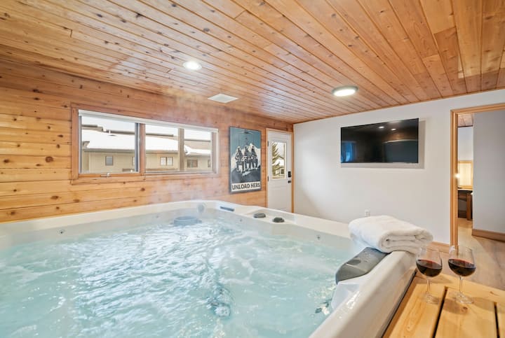 Swimming Pool, Private Indoor Hot Tub, Mtn Views - Big Sky, MT