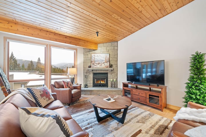 Big Sky Cabin With Private Indoor Hot Tub - Big Sky, MT